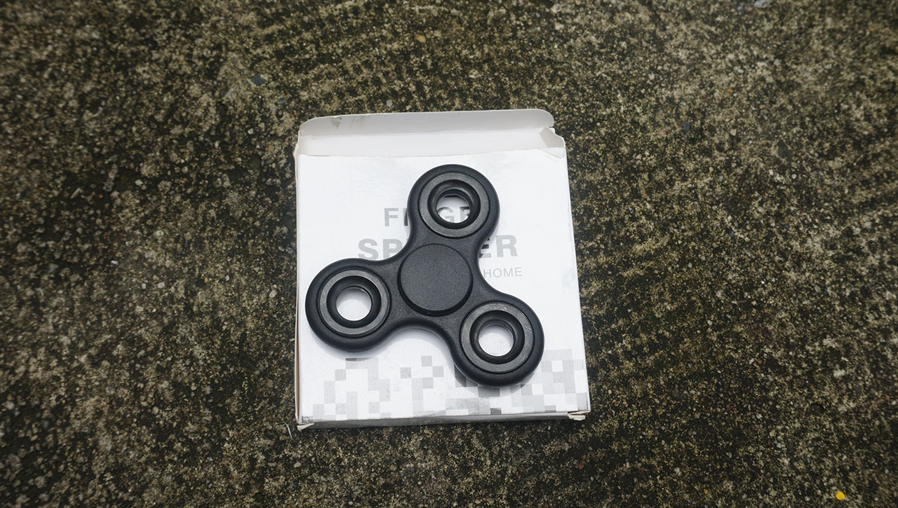 Con quay 3 cánh Fidget Spinner