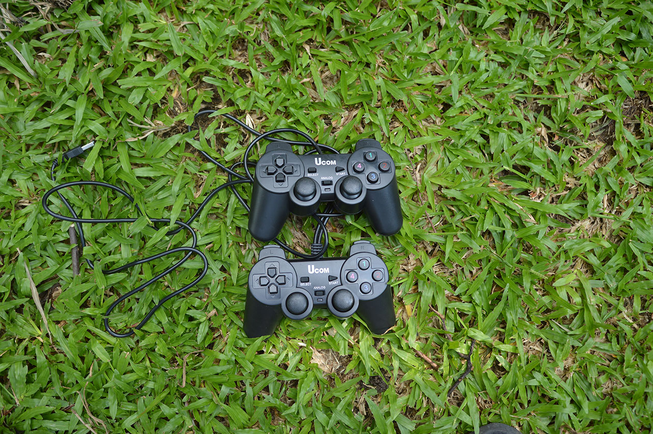 Tay game đôi KM88 có rung giá rẻ